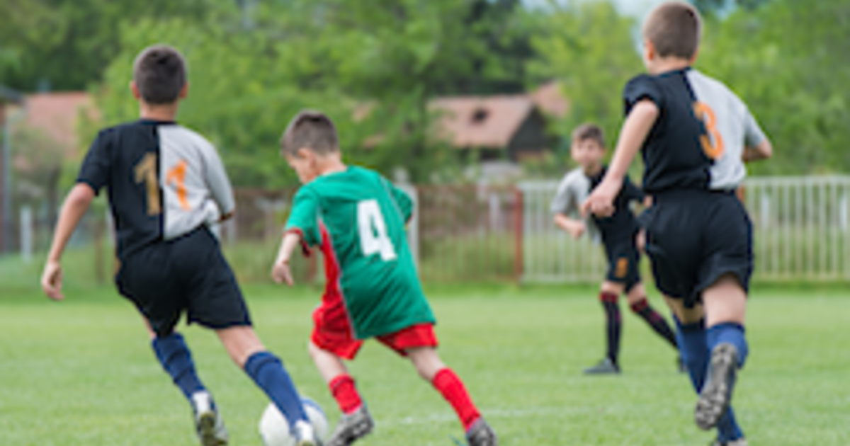 Douleur au niveau de l’apex de la rotule chez un footballeur de 13 ans ...