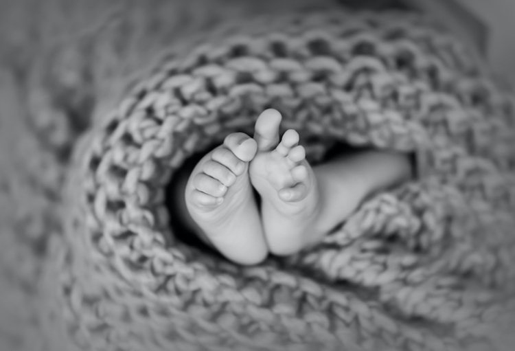 Baby overleden aan shakenbabysyndroom, vader aangehouden - De Specialist