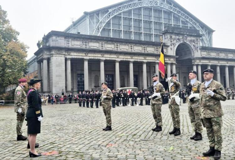 Prinses Astrid schenkt Belgische vaandels aan vijftigjarige Medische ...