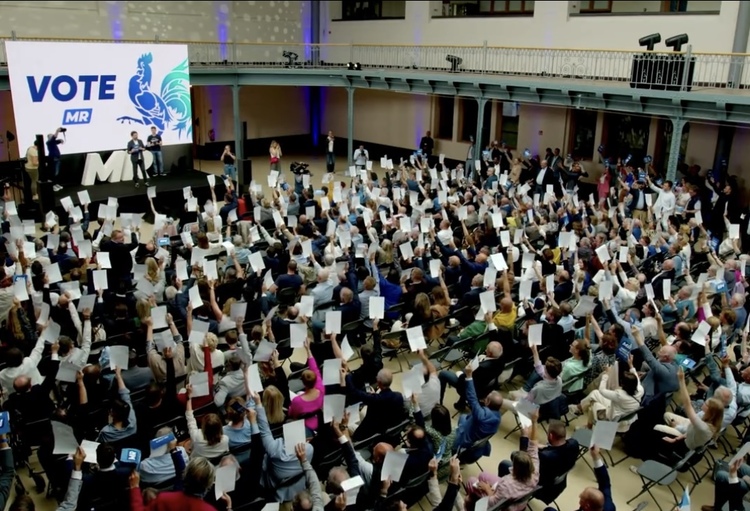 Le MR réunit ses militants à Charleroi pour acter sa participation aux ...