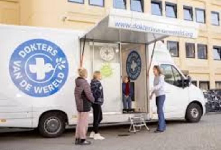 Op tien jaar tijd 50.000 bezoeken aan Brusselse Medibus van Dokters van ...