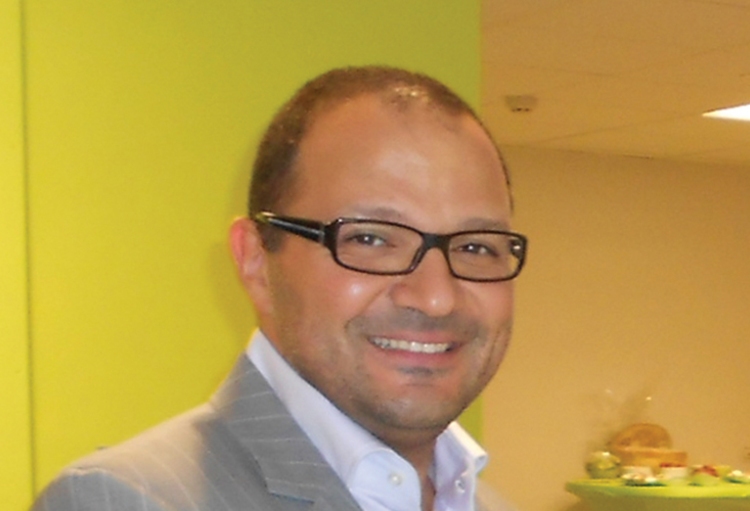 Gilbert Bejjani reçoit le prix du 'Spécialiste de l'Année' - Le Spécialiste Gilbert Bejjani reçoit le prix du 'Spécialiste de l'Année' - Le Spécialiste